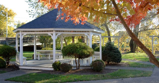 A Walk in the Park - Bridgewater Retirement CommunityBridgewater ...